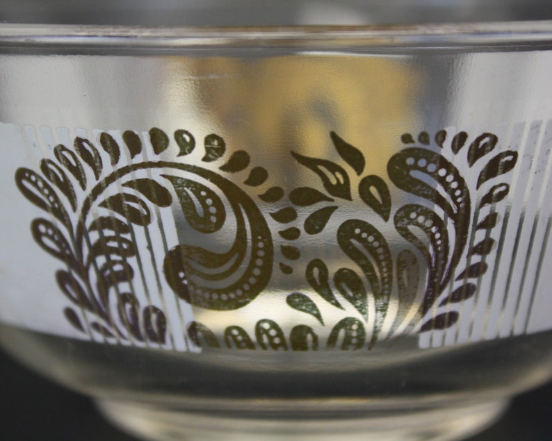 Vintage Hollywood Regency White and Gold Glass Bowls Set of Nine (E8089 ...