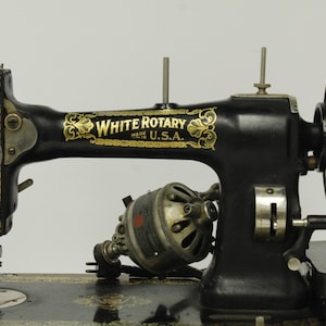 Vintage White Rotary USA Sewing Machine Antique in Original Case (V7322 ...