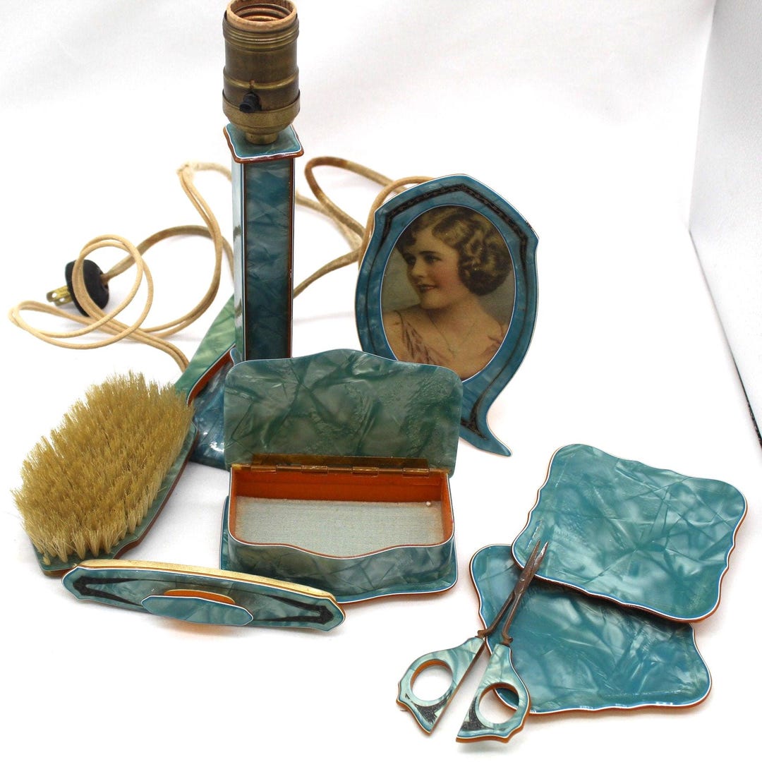 Vintage Dupont Pyralin Lamp and Vanity Eight Piece Dresser Set (V7482 ...