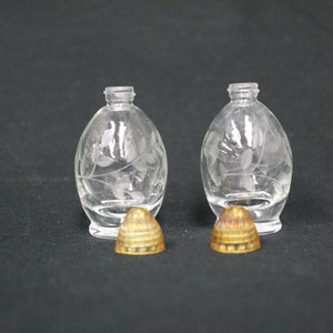 Vintage Etched Crystal Salt & Pepper Shakers With Plastic Caps (V584 ...