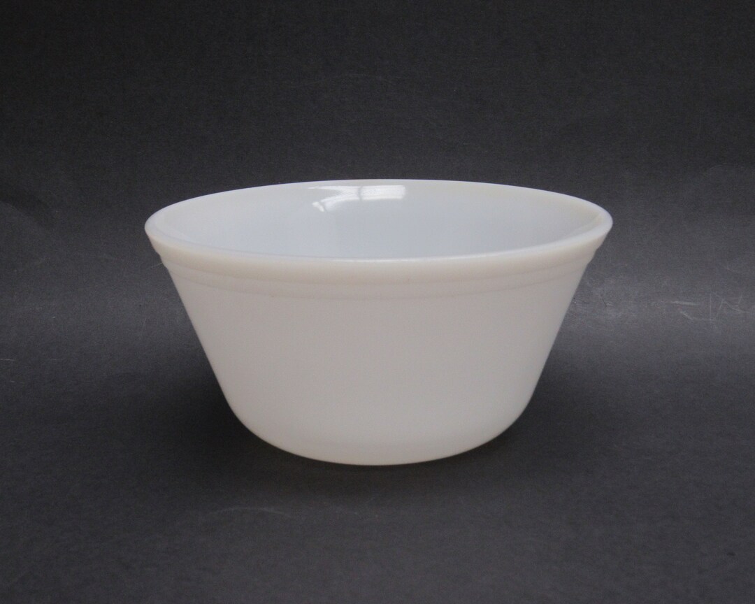 Vintage Federal Glass Milk Glass Bowl (E11911) - Etsy Vintage Federal Glass Milk Glass Bowl (E11911) - Etsy