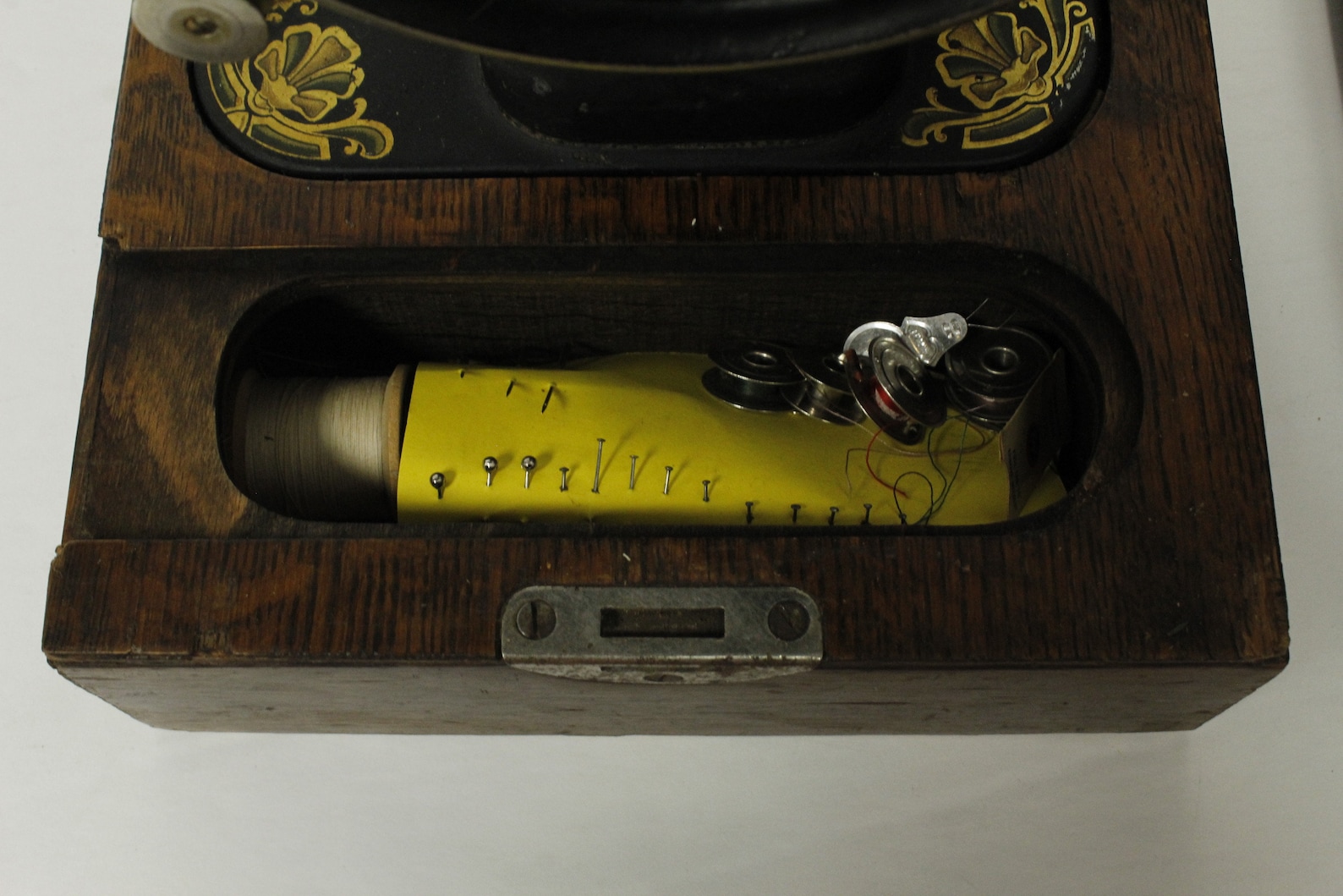 Vintage White Rotary USA Sewing Machine Antique in Original Case (V7322 ...