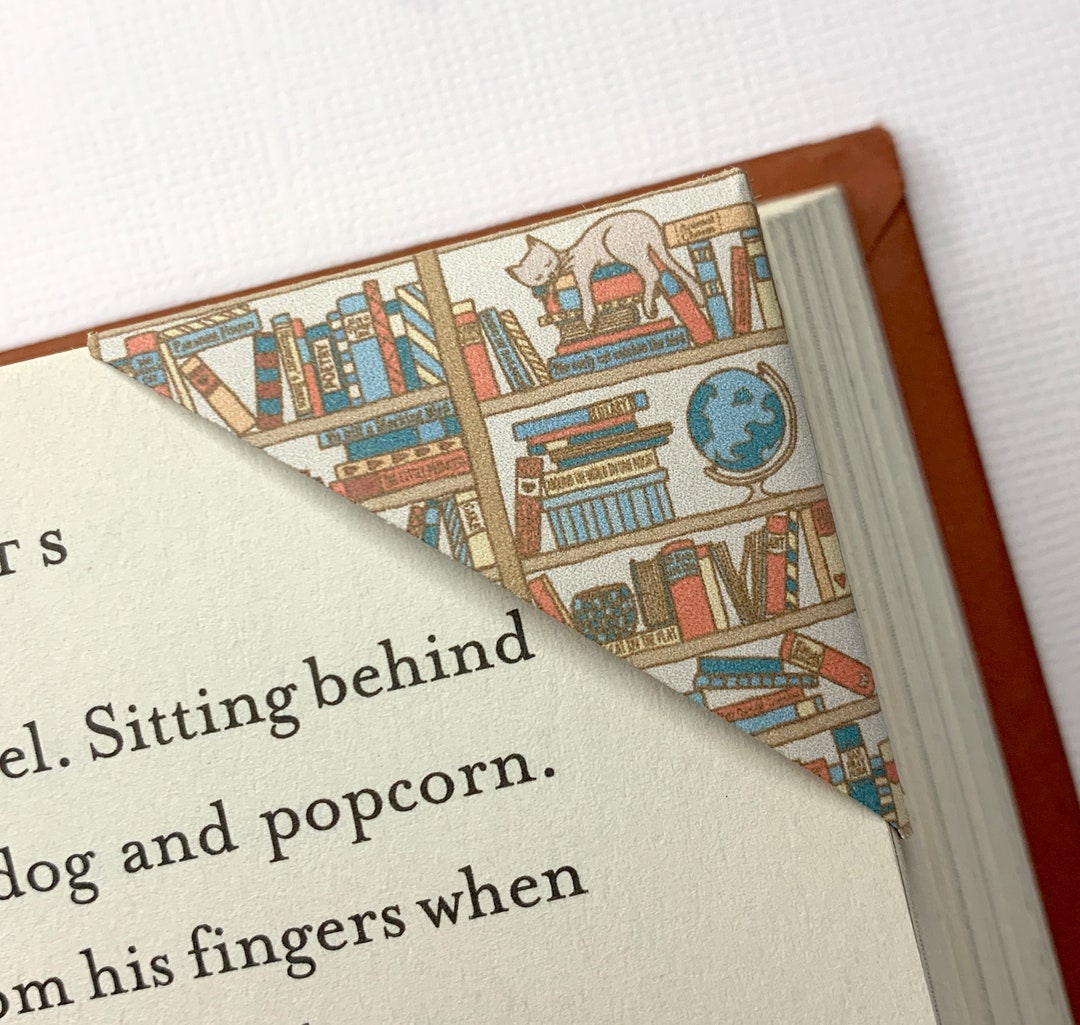 Hand-folded Corner Bookmark: Library Bookshelf Design - Etsy