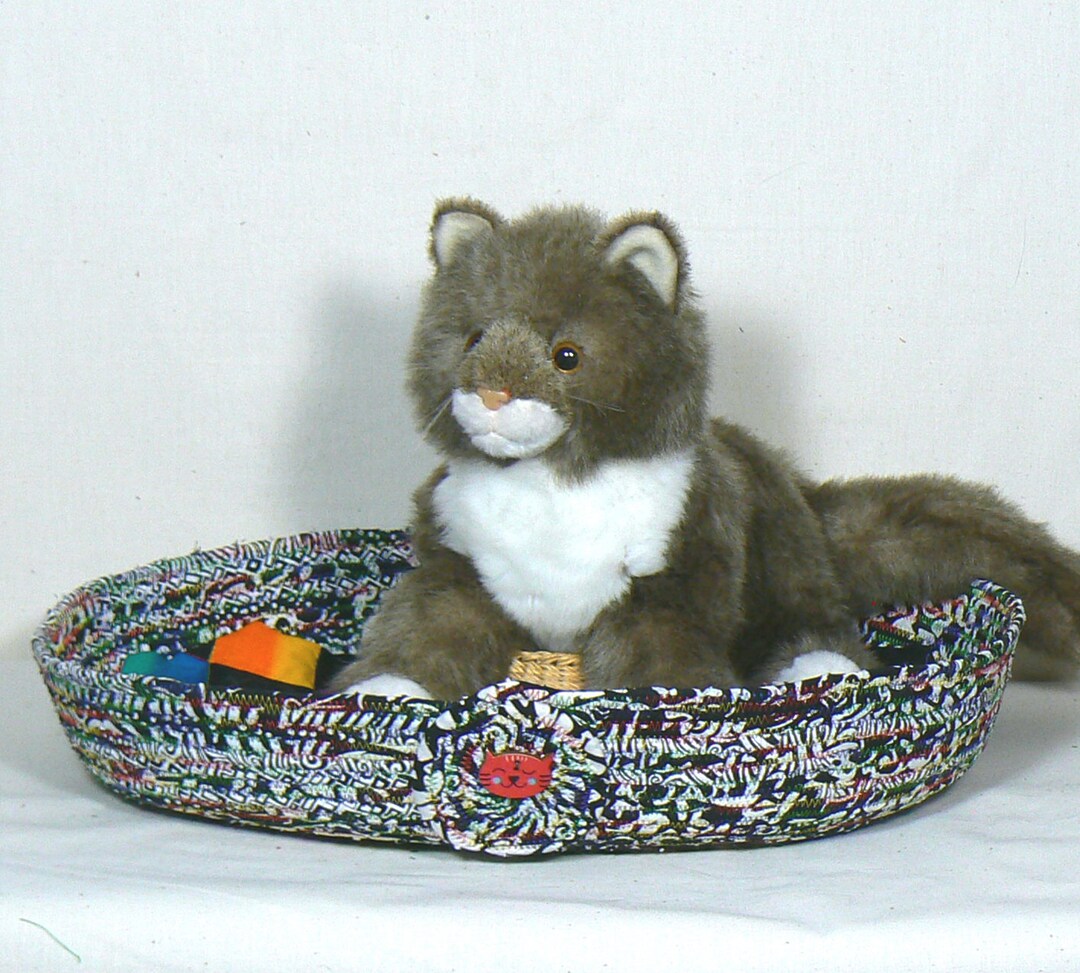 Coiled Oval Cat Fabric Basket With Quilted Mat is Washable and Can Be ...