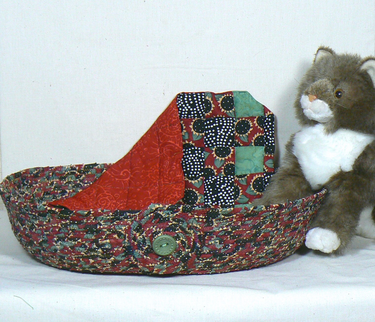 Coiled Oval Cat Fabric Basket With Quilted Mat is Washable and Can Be ...