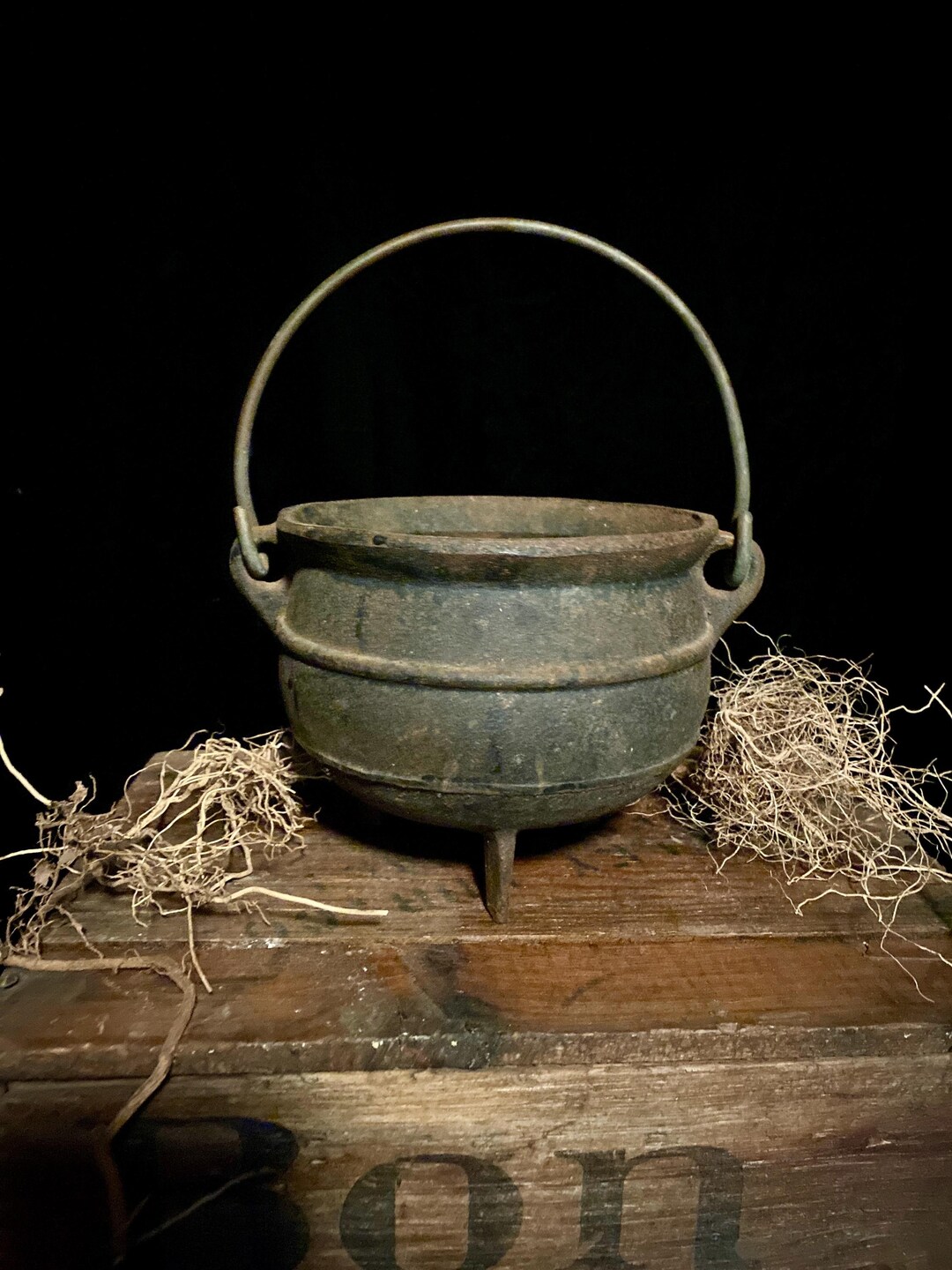Vintage Rustic Cauldron Heavy Iron Witchcraft Occult witch Cottage ...