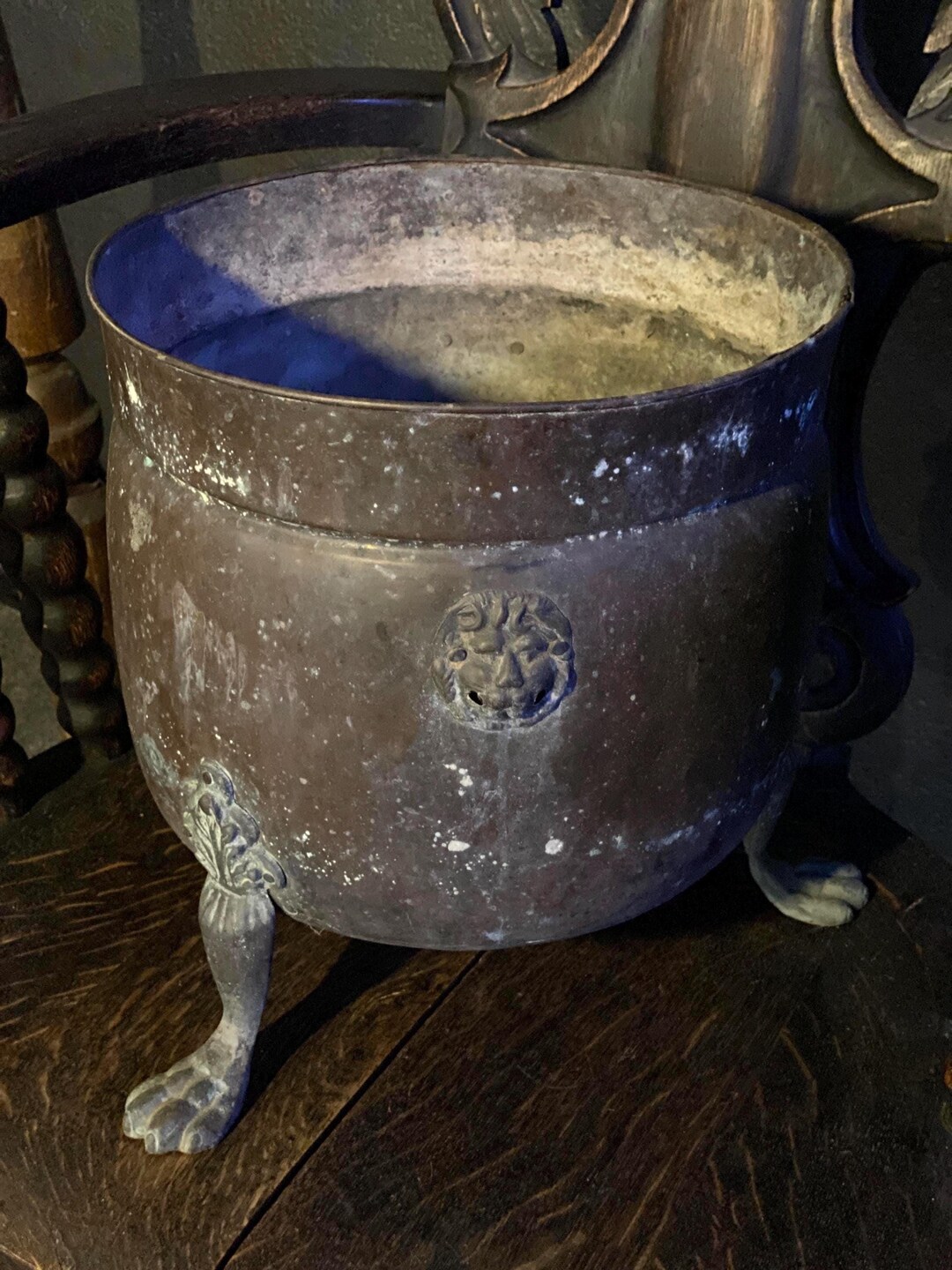 OLD WORLD CAULDRON Great Paw Feet and Lion Heads - Witch Cottage ...