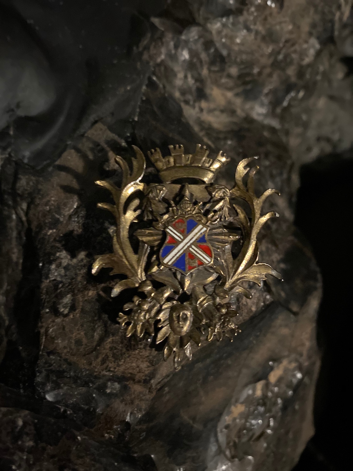 Antique Heraldic Crest Brooch Vintage Pin Curious Little Face at Gothic ...