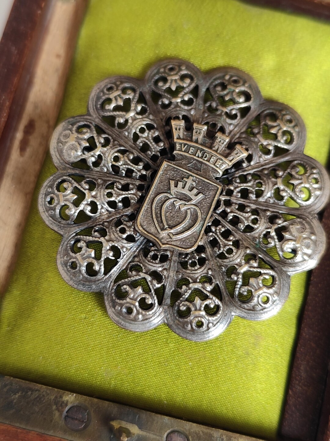 Vintage Heraldic Brooch – Crowned Heart Crest Pin, Silver Tone Filigree ...