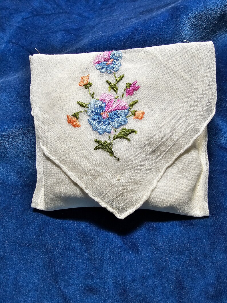 Lavender Sachets Made With Vintage Handkerchiefs Size Medium - Etsy