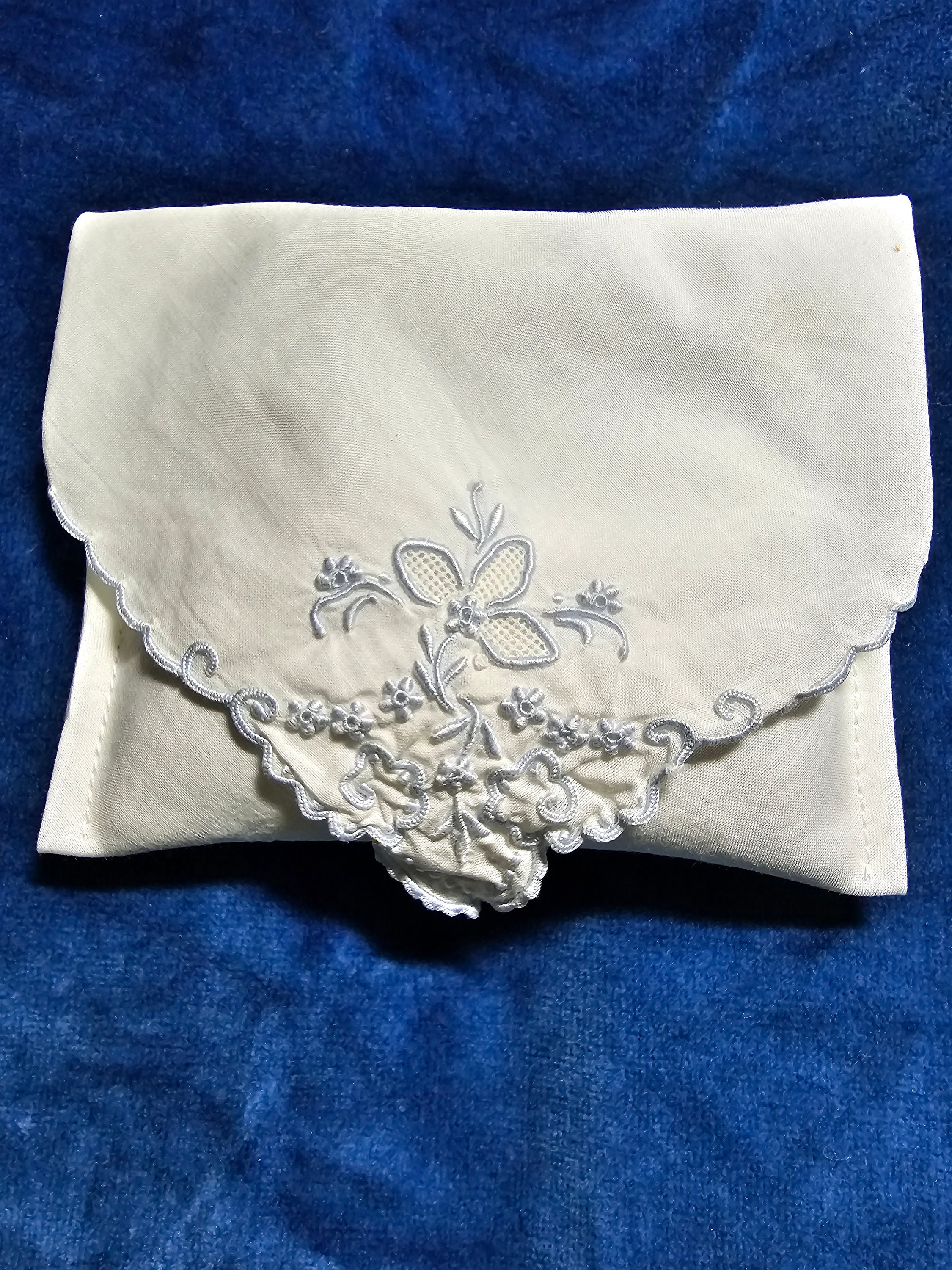 Lavender Sachets Made With Vintage Handkerchiefs Size Medium - Etsy