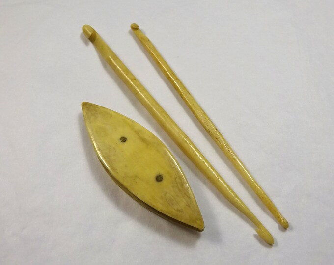 Vintage/antique Bone Tatting Shuttle and Crochet Hooks - Vintage ...