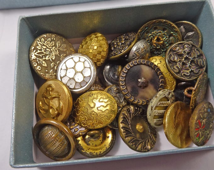 Mini Box of Vintage/antique Small Buttons, Gold Tones, Gilt Metal Etc ...