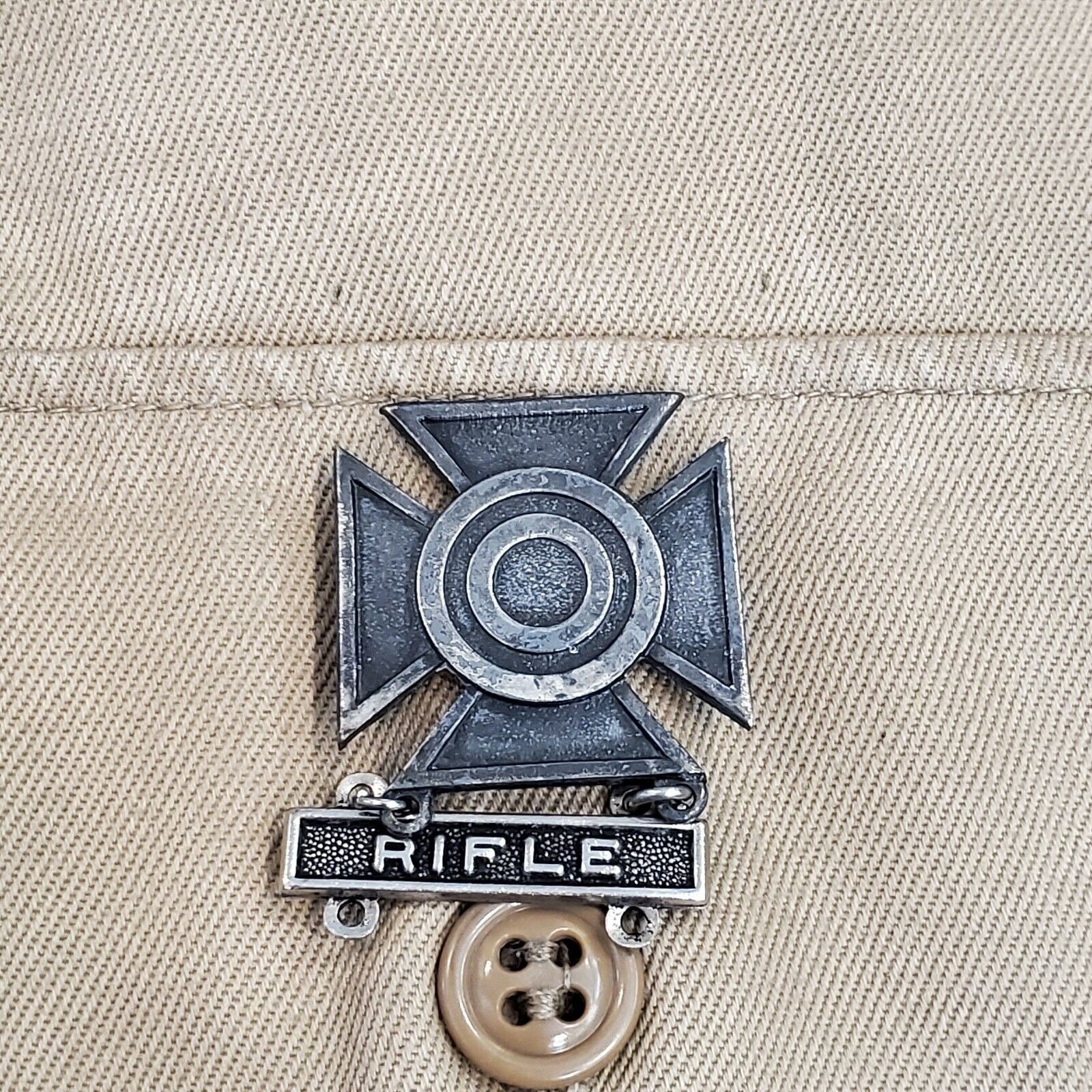 WW2 U.S. Military Khaki Uniform Shirt Patch Pins Sharpshooter Airborne ...