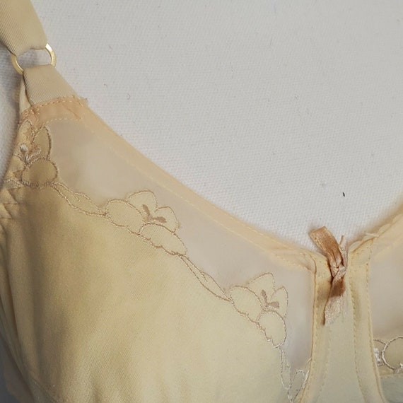 Vintage 60s Bra Beige Original Full Coverage 32D Pinu… - Gem