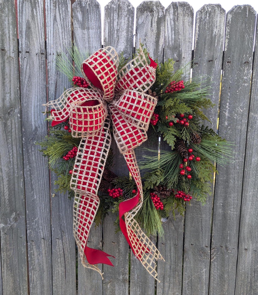 Christmas Wreath, Realistic Wreath With Check Bow, Pine, Berries ...