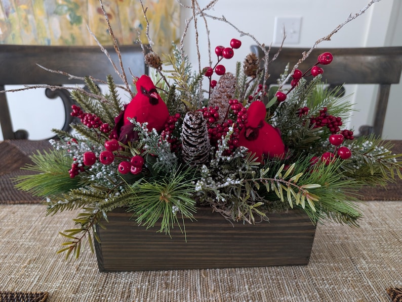 Christmas Table Arrangement, Crate Arrangement Christmas, Cardinal Red ...