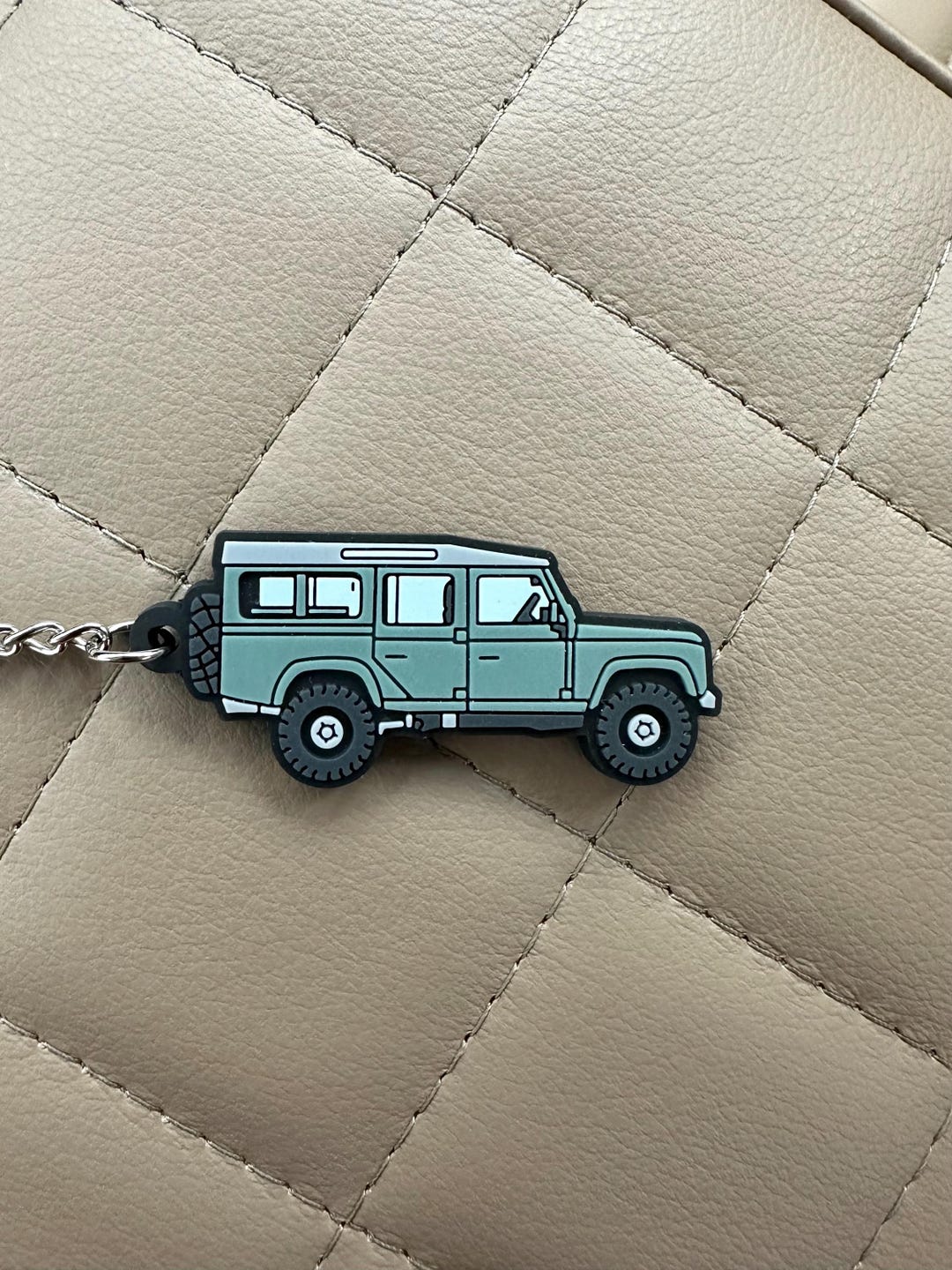 Classic Land Rover Defender 110 Station Wagon Keyring Keychain in ...