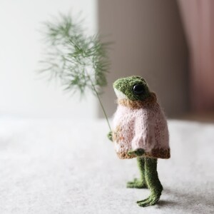 KNITTING PATTERN Frog's Deer Sweater - Etsy