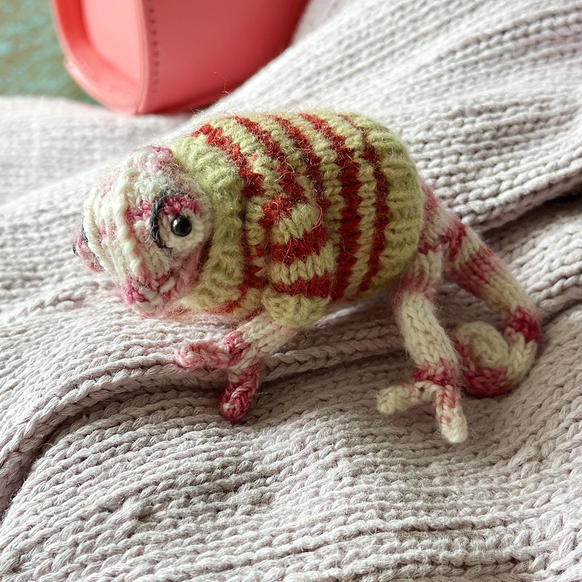 CHAMELEON & SWEATER – English Knitting Pattern – Fullamigurumi