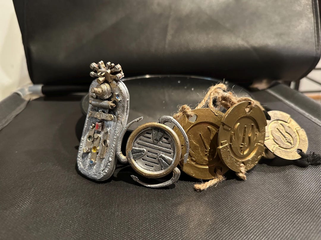Jedi Comm Unit Holo Projector and Jedi Coins Gift Set - Etsy