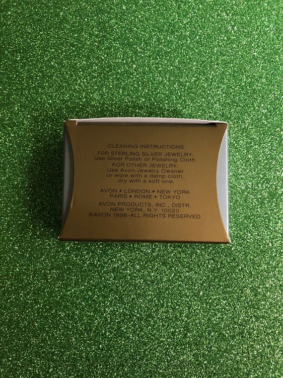 Never Worn Vintage AVON Joy Pin and Holly Earrings Bu… - Gem