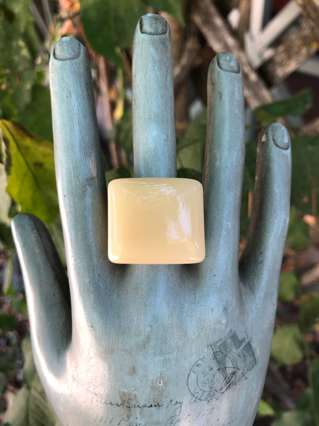 Beautiful Vintage Ivory Color Lucite Ring in A Size 6 ~ Vitage BOHO ...