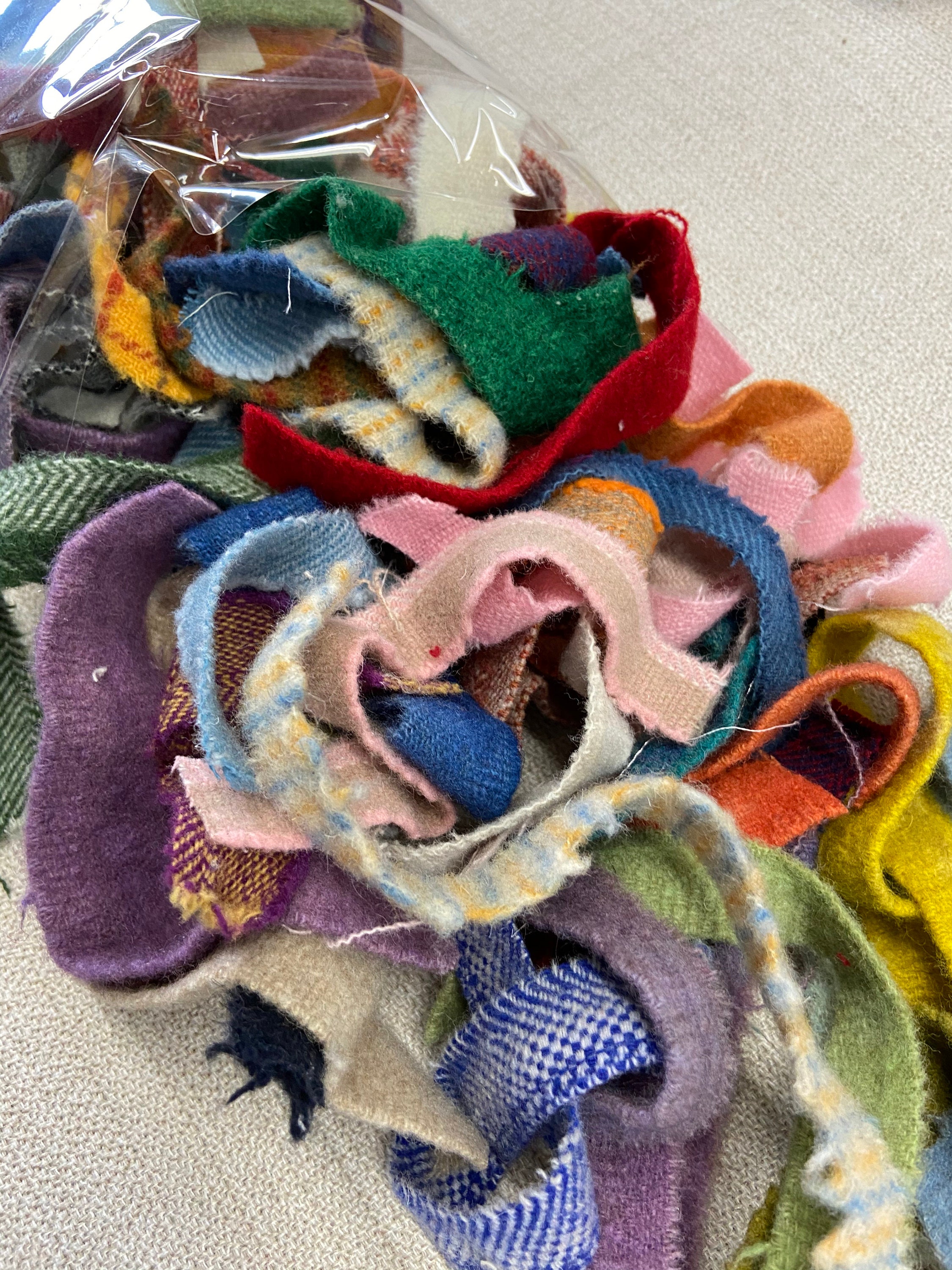 Wool Selvedge Remnants - 16oz Bag of 100% Wool Scraps for Crafting and ...