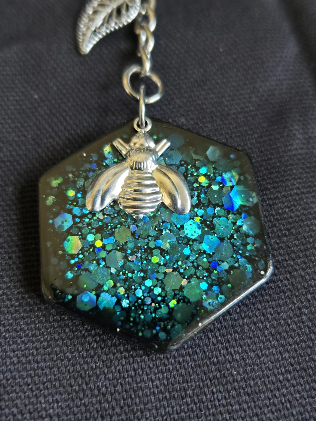 Medium Honeycomb and Bee Keychain With Leaf Charm - Etsy