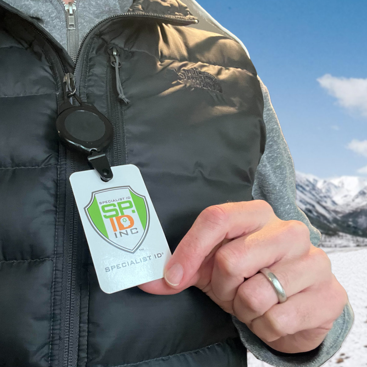 Retractable Ski Pass Holder - Heavy Duty Lift Ticket Badge Reel - Flex ...