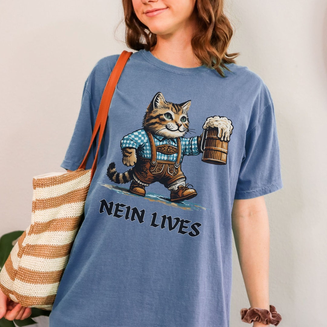Oktoberfest Cat in Lederhosen Holding Beer Stein, Nein Lives Nine Lives ...