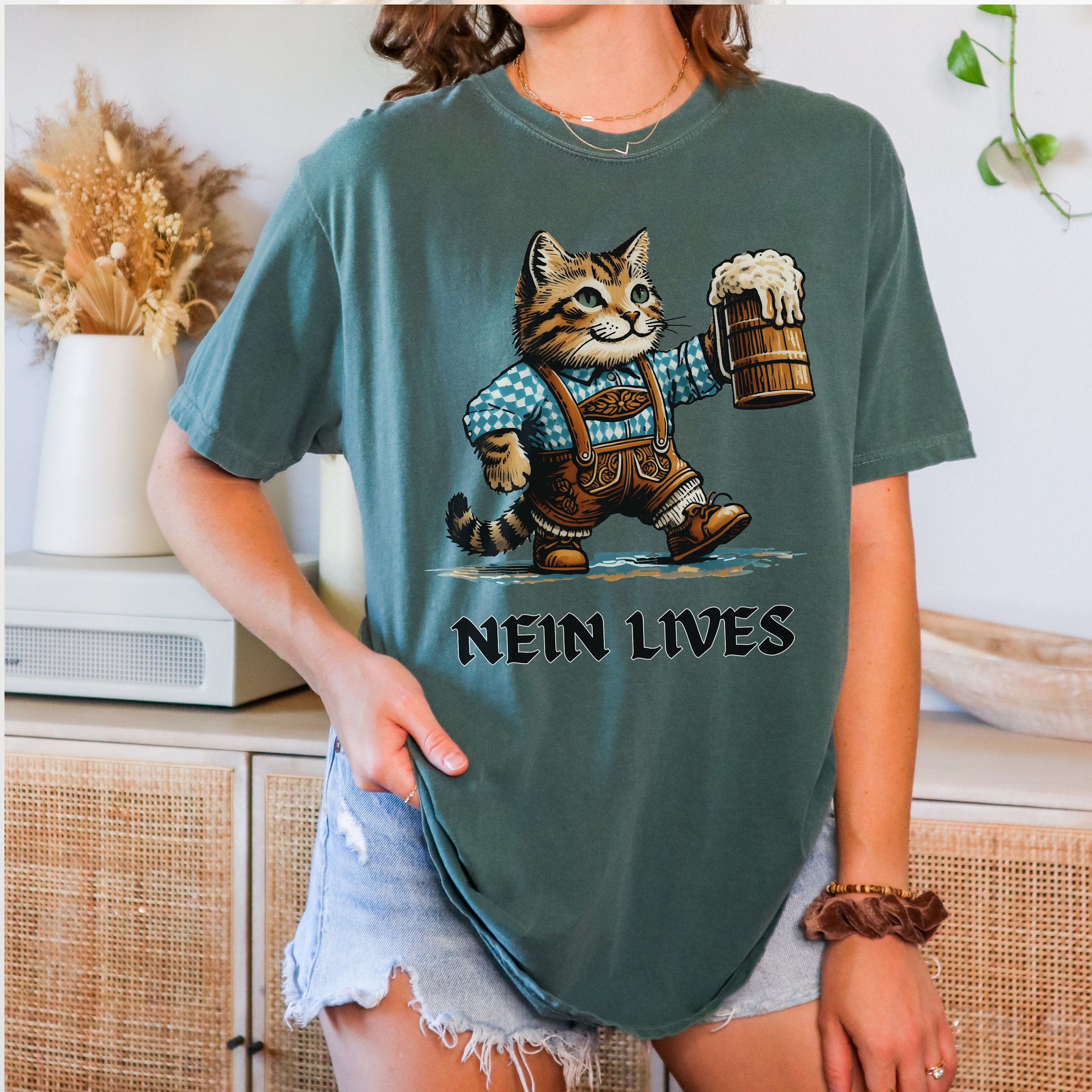 Oktoberfest Cat in Lederhosen Holding Beer Stein, Nein Lives Nine Lives ...