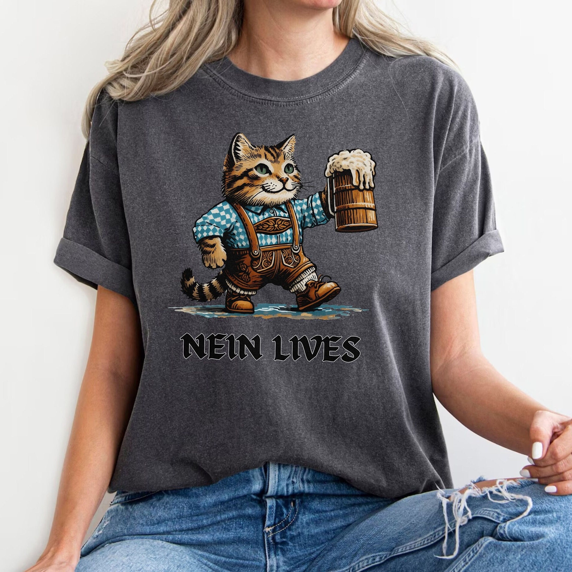 Oktoberfest Cat in Lederhosen Holding Beer Stein, Nein Lives Nine Lives ...