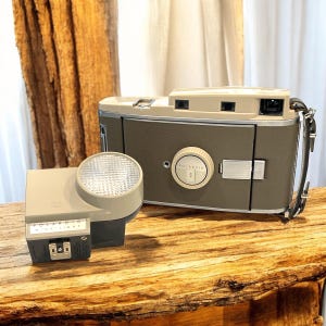 Vintage Polaroid Camera - Polaroid Model 800 Land Camera Outfit ...