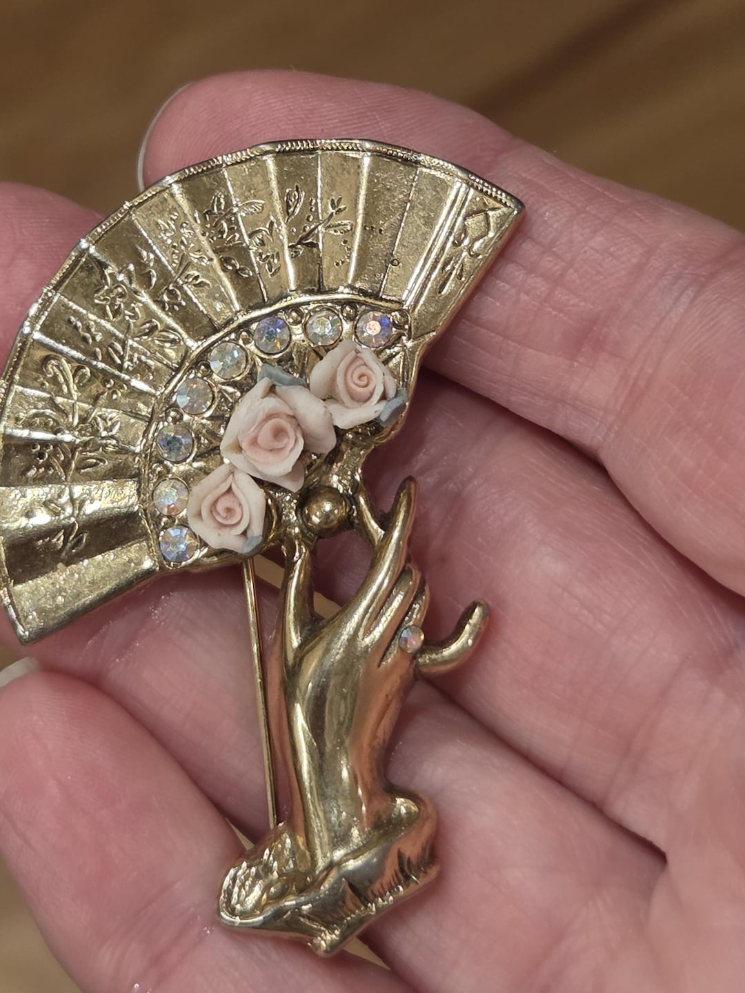 Vintage 80s 1928 Hand and Fan Brooch - Etsy