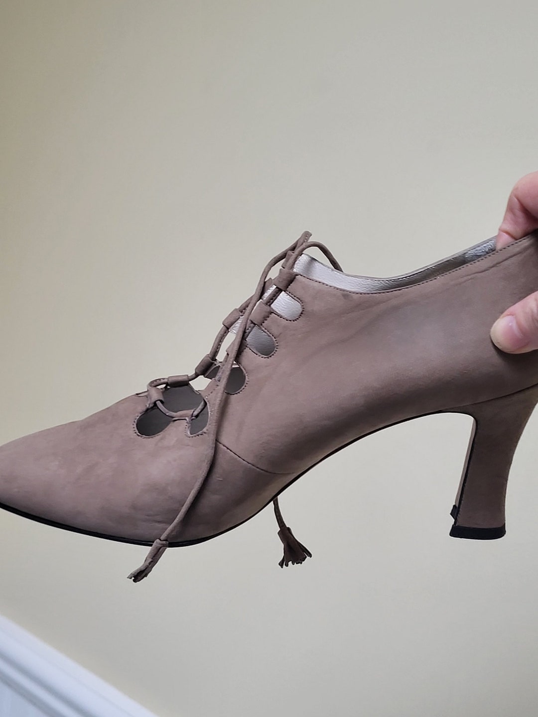 VINTAGE Delman Ladies Tie up Pumps Taupe Color - Etsy