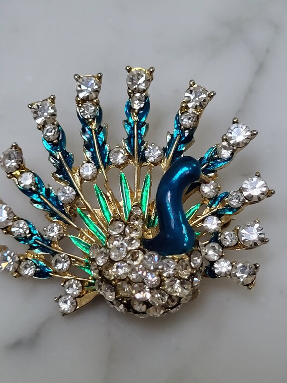 Vintage Brooch Enameled Gem