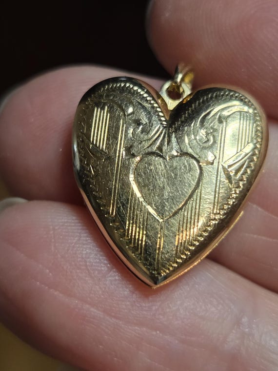14k Heart Locket Engraved 1950s Esemco 2.5 grams - Gem