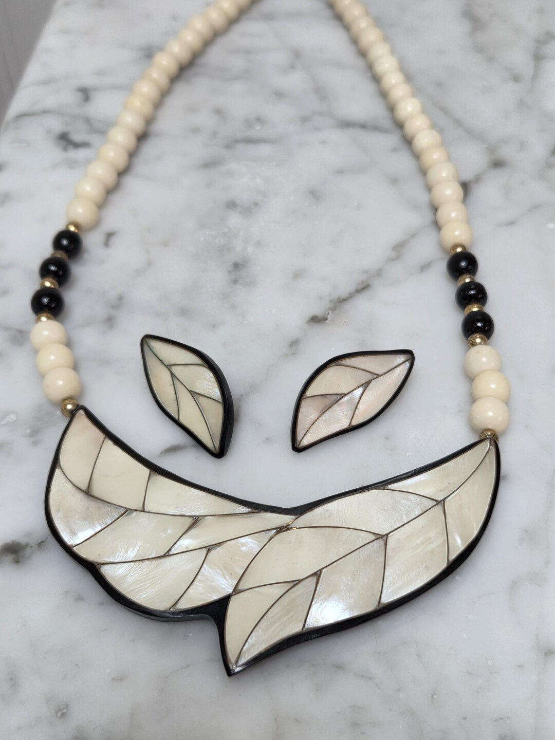Mother of Pearl Inlay Leaf Necklace and Earrings Plastic Vintage 70s - Etsy