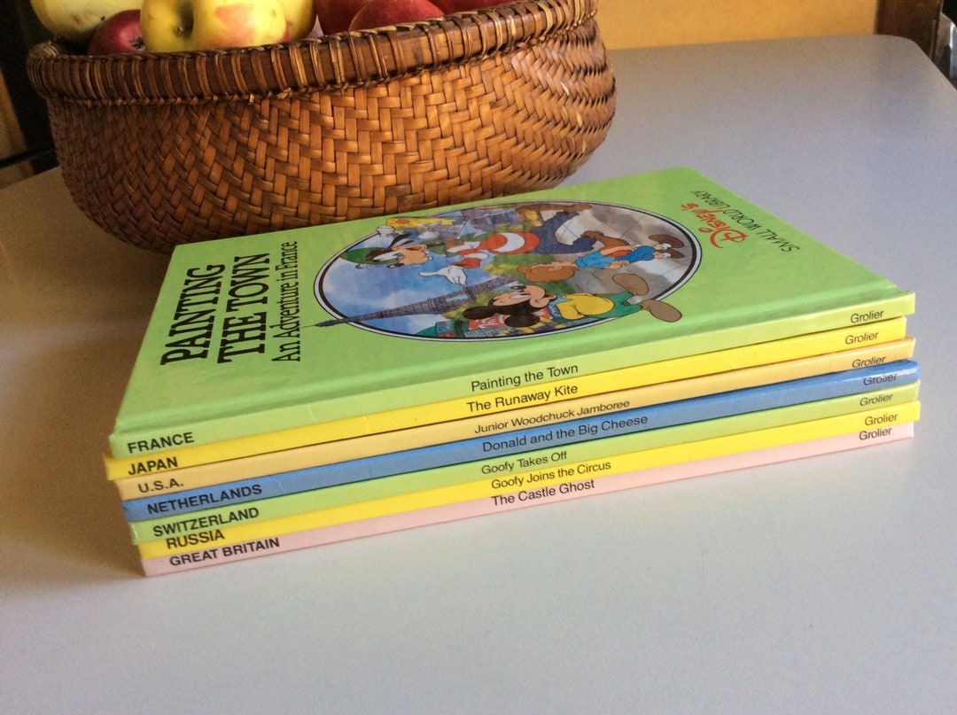 Disneys Small World Library Book Set of 6 one Free - Etsy France