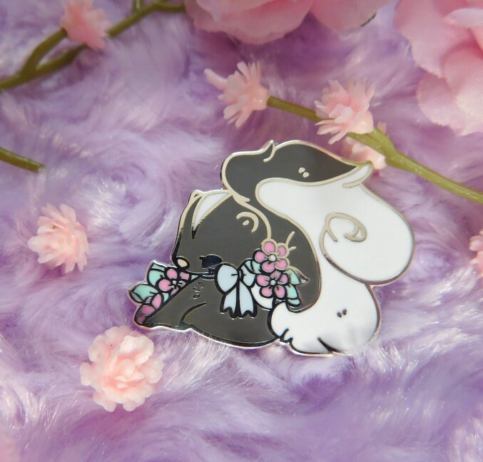 Flower Friends - Skunk Enamel Pin - Etsy