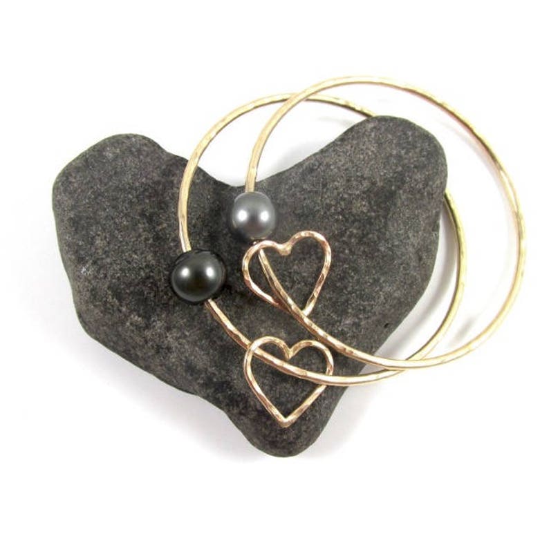 Hawaiian Puka Shell Bangle: Gold Hammered Heart, Beach Jewelry - Etsy