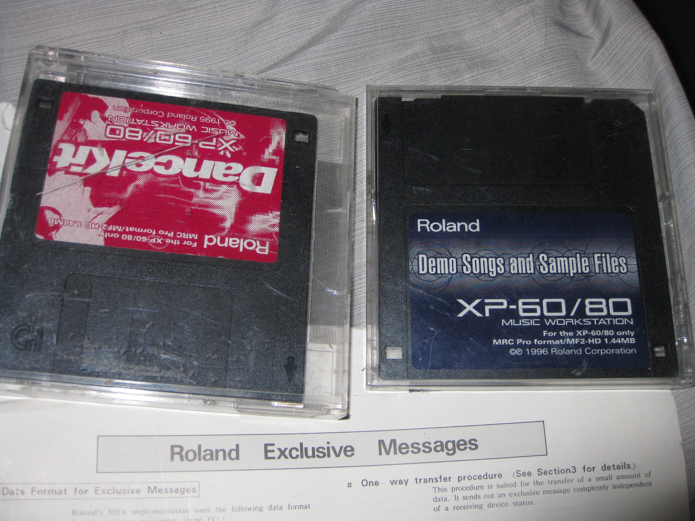 Roland XP-80 Synthesizer Keyboard DVD Books 3 Expansion Cards 2 Disks ...