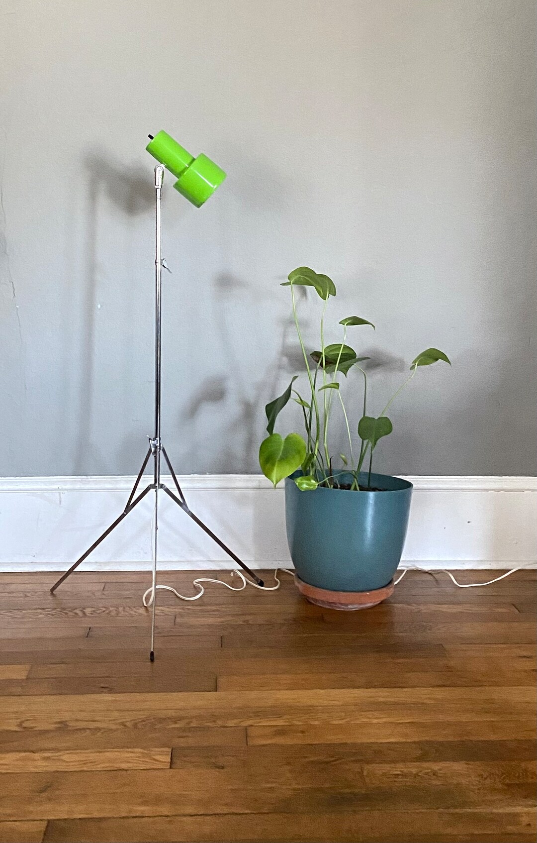 Vintage Green Studio Tripod Floor Lamp MCM Modern Industrial Boho ...