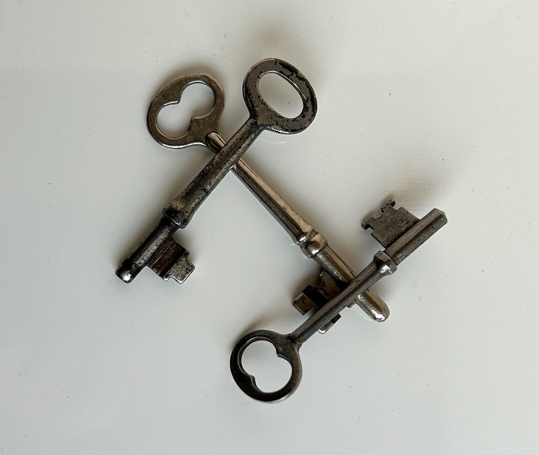 Three Antique Iron Skeleton Keys - Etsy
