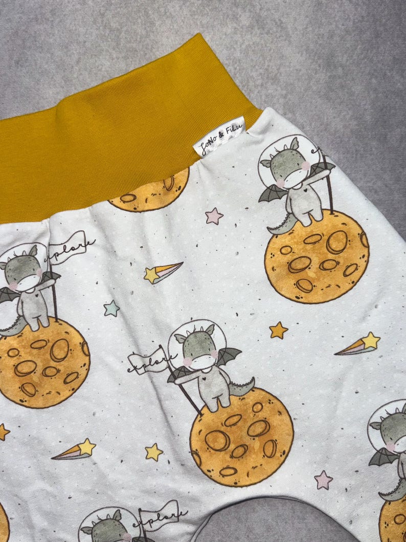Pumphose Hose Filu on the Moon Gr.56 - Gr.110 Unisex Newborn Geschenk Drache Mond Erstaustattung ...