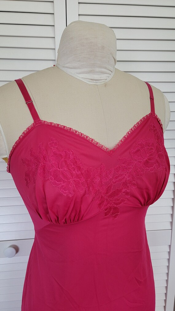 Vintage Dark Pink Vanity Fair Full Slip/ Lace with Sc… - Gem