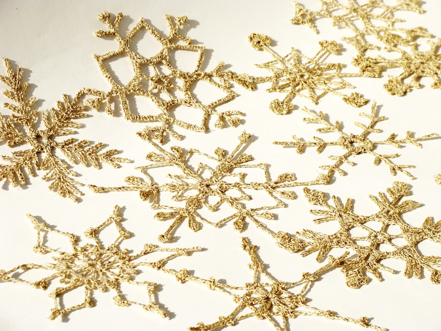12 Gold Sparkling Crochet Snowflakes Gold Xmas Decor Lace - Etsy