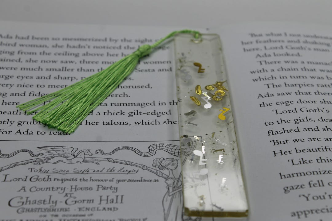Melody in Gold Music Note Resin Bookmark - Etsy