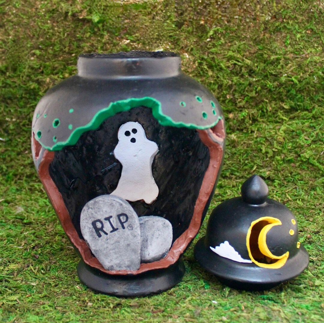 Urn-o-lantern: the Haunted Graveyard 3 - Etsy